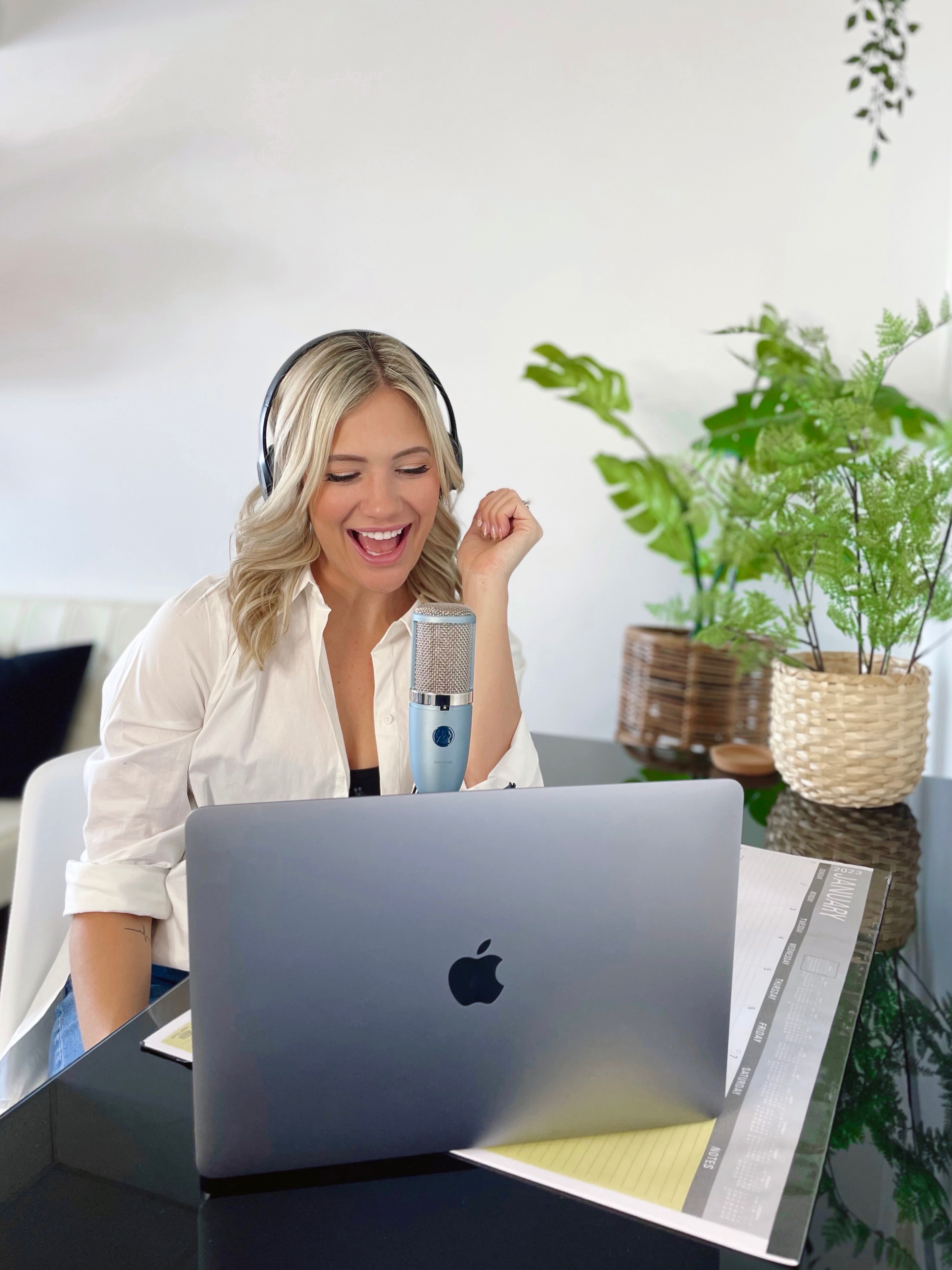 LET’S CONNECT – Authentically Ashlyn